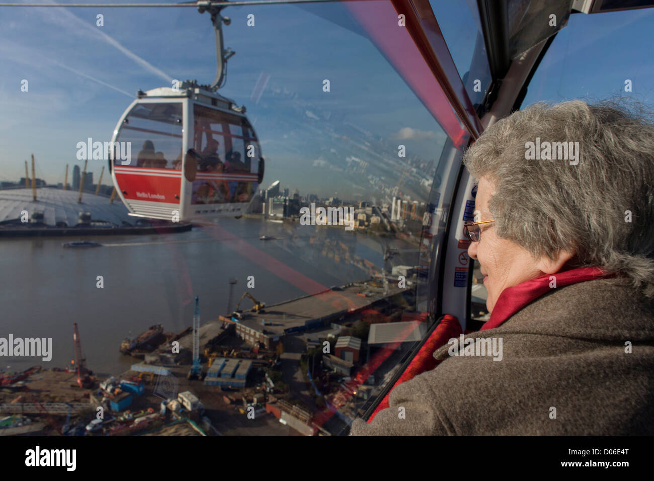 Aerial view o2 arena the royal docks hi-res stock photography and ...