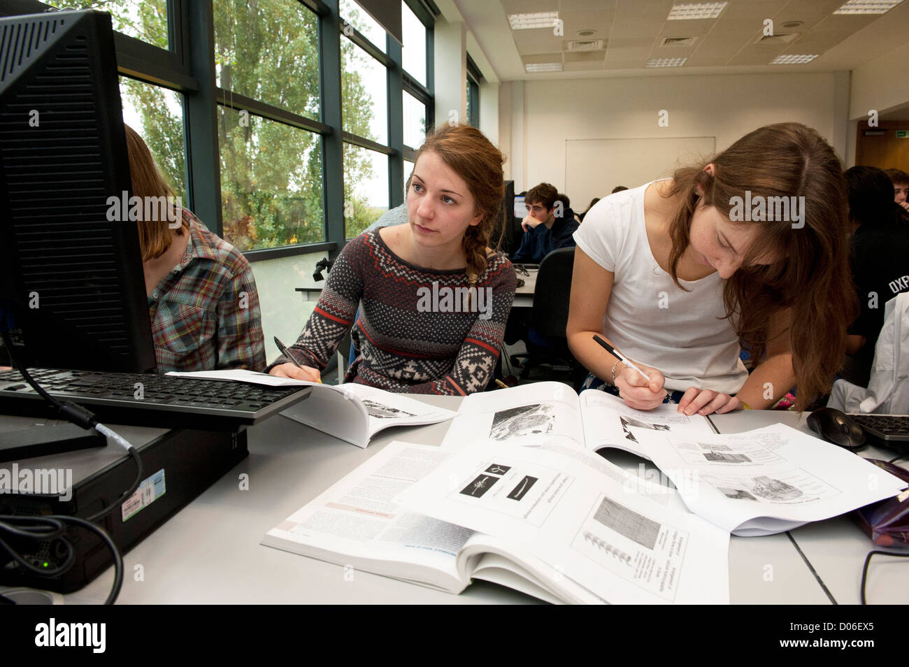 Students at work in the labs at Oxford University Stock Photo - Alamy