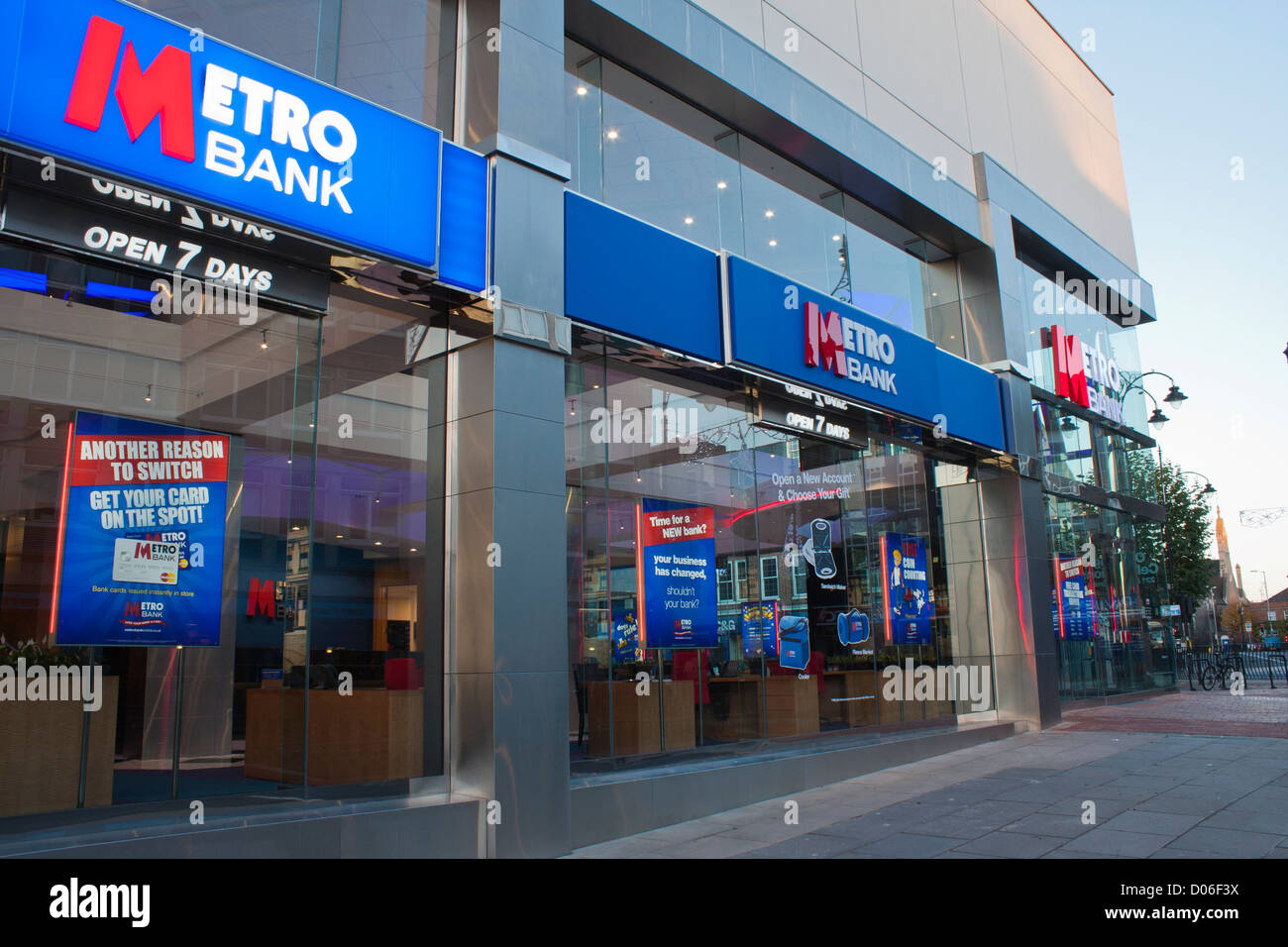 Metro bank hi-res stock photography and images - Alamy