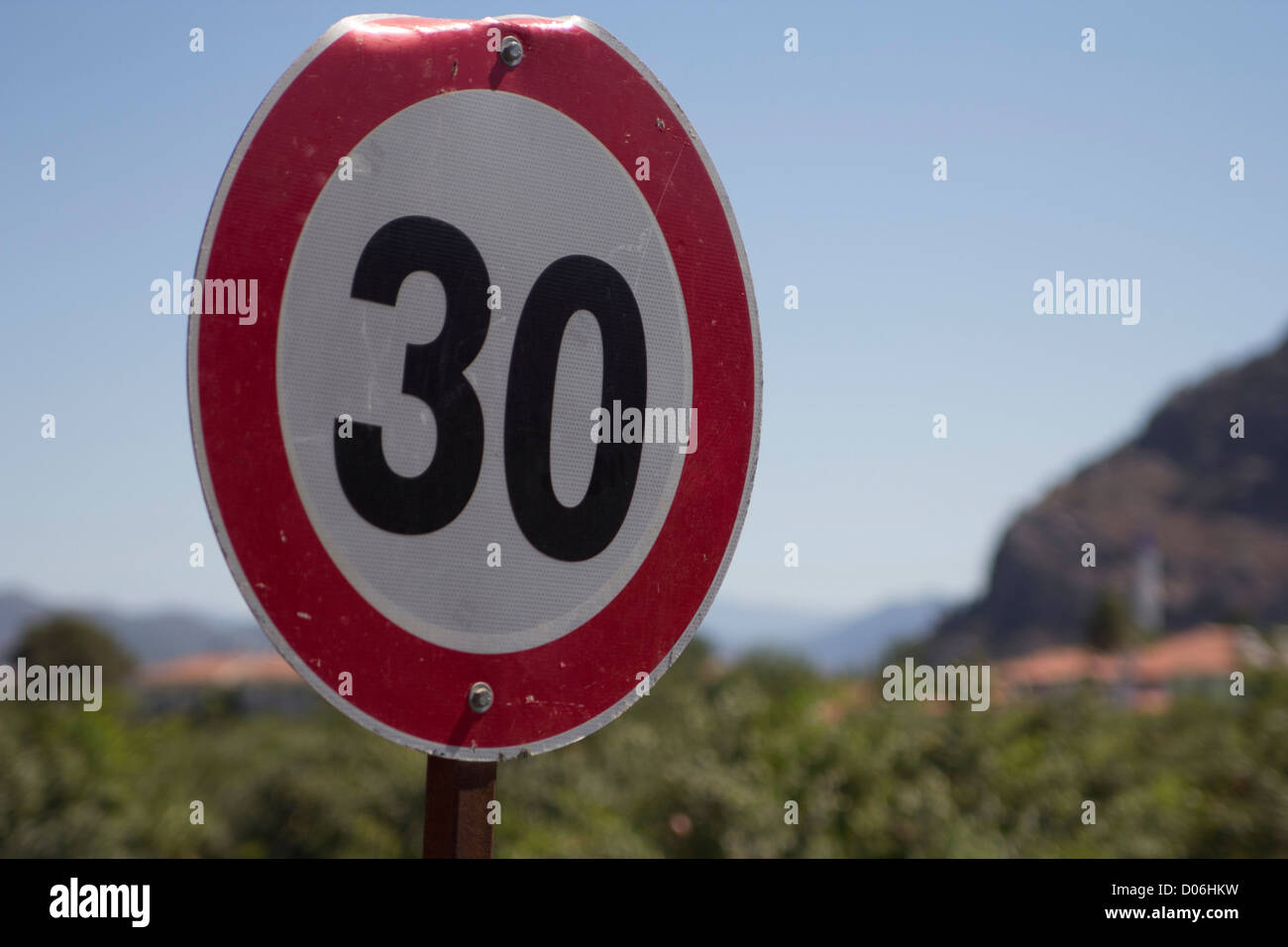 30 mph speed limit sign Stock Photo - Alamy