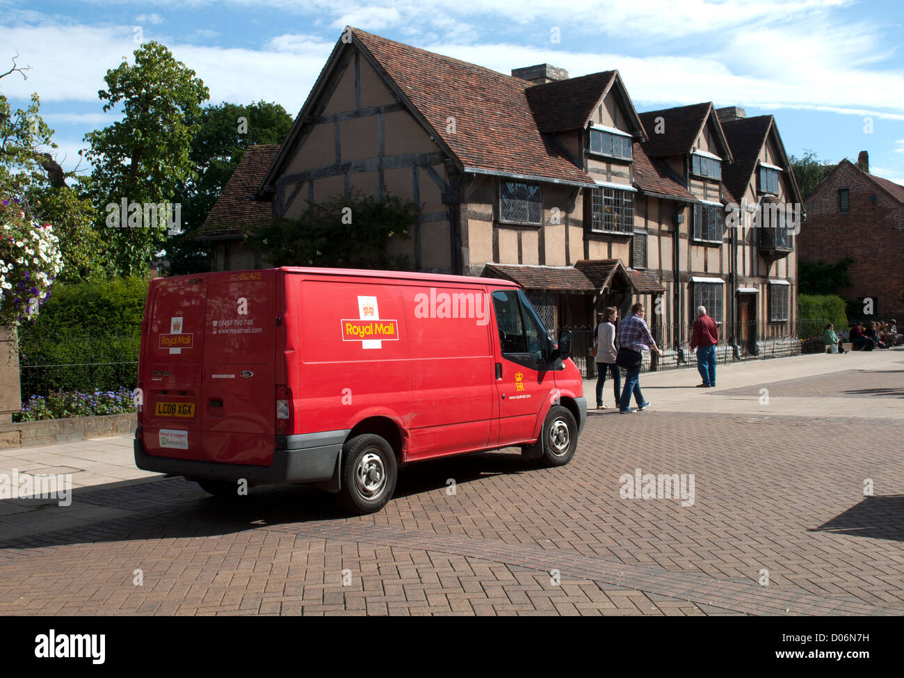 Red Royal Mail Post Office Van High Resolution Stock Photography and ...