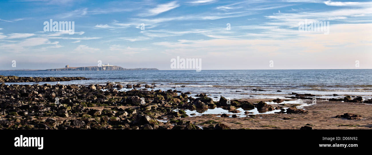 Northumberland beach rocks hi-res stock photography and images - Alamy