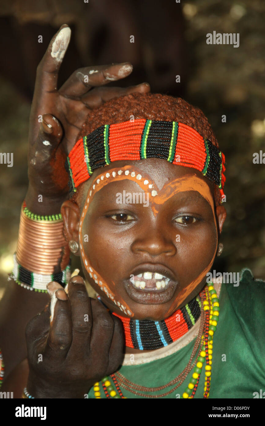 Africa, Ethiopia, Omo River Valley Hamer Tribe Applying body paint ...