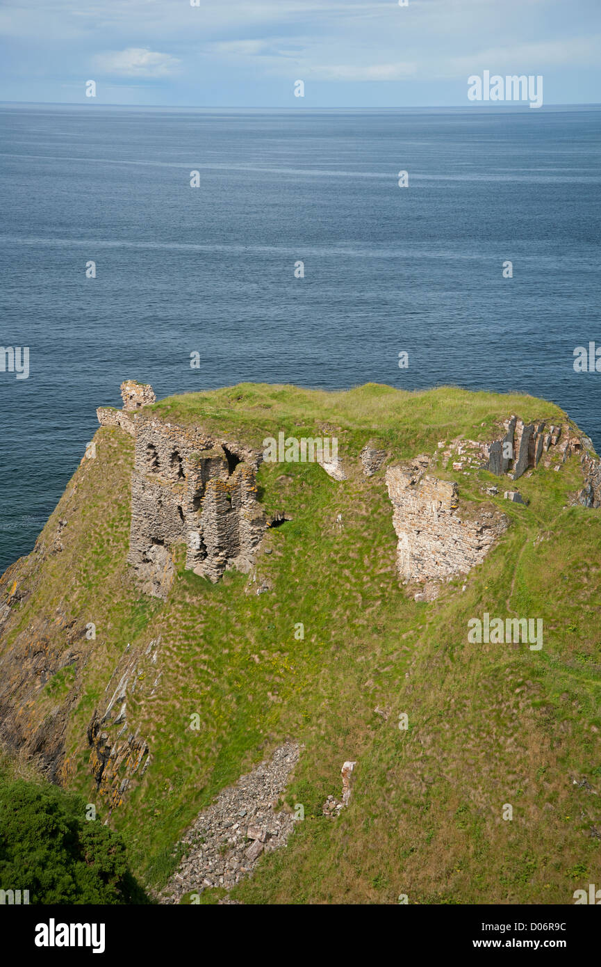 Findlater Castle ruins overlooking the Moray Firth and North Sea ...
