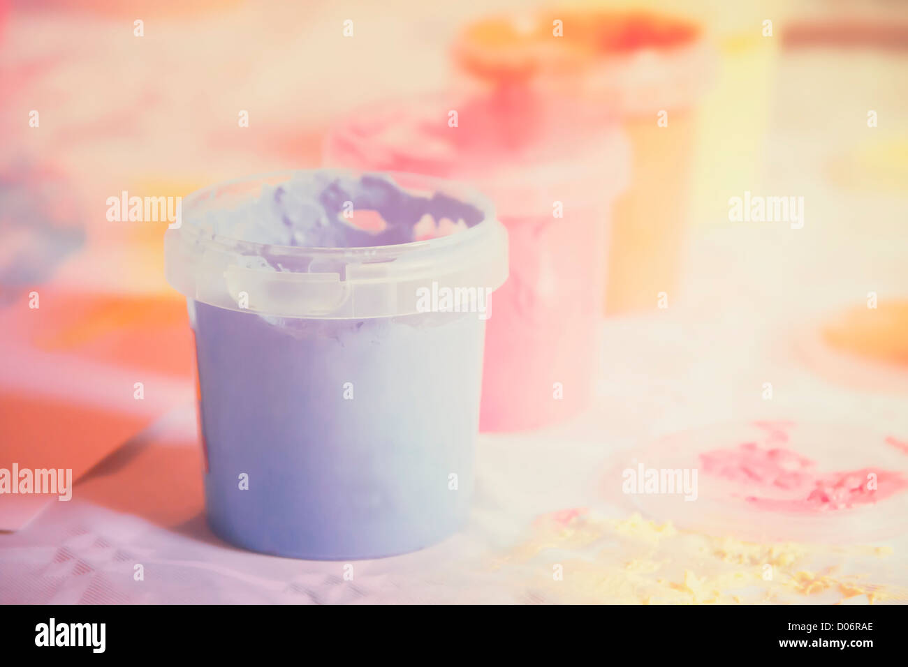 Paint pots hi-res stock photography and images - Alamy