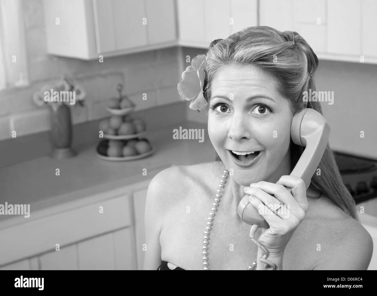 Retro kitchen phone hi-res stock photography and images - Alamy