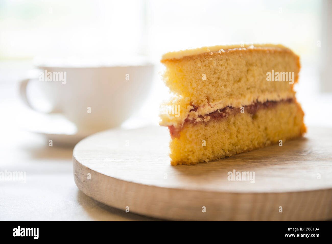 Victoria sponge hi-res stock photography and images - Alamy