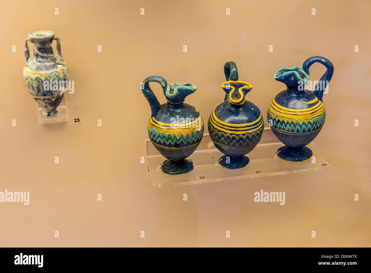 Ancient history exhibit hi-res stock photography and images - Alamy
