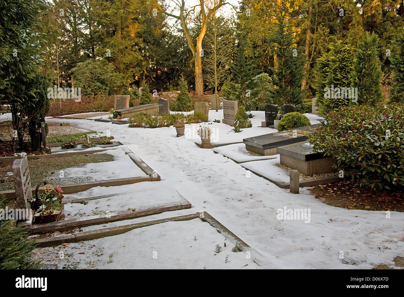 Dutch cemetery graves graveyard hi-res stock photography and images - Alamy