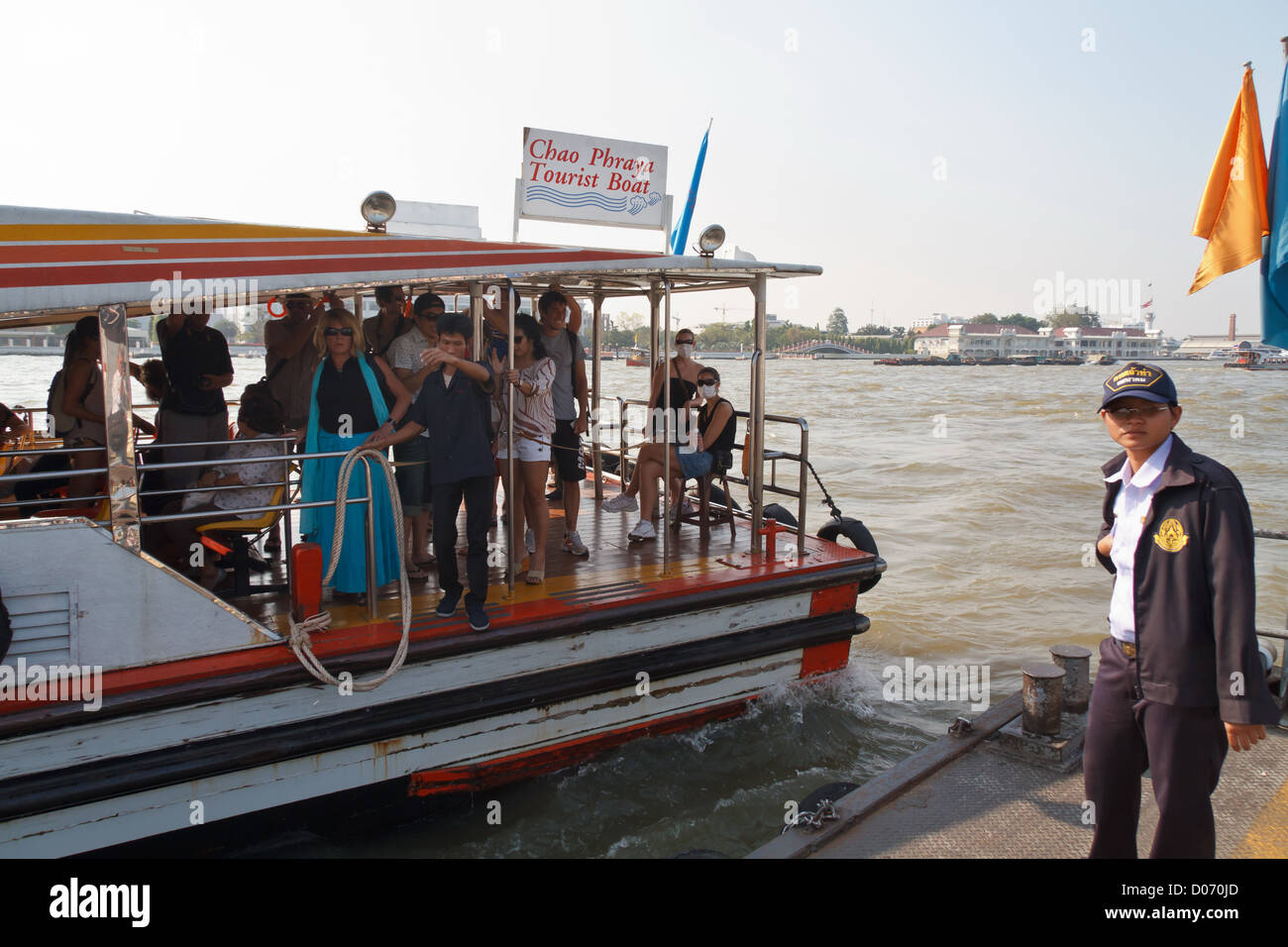 Bangkok commuter boat hi-res stock photography and images - Alamy