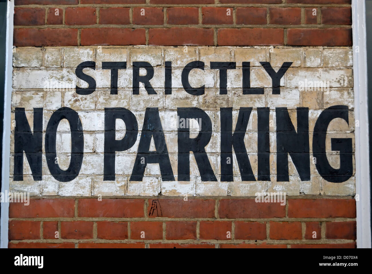 Strictly no parking hi-res stock photography and images - Alamy
