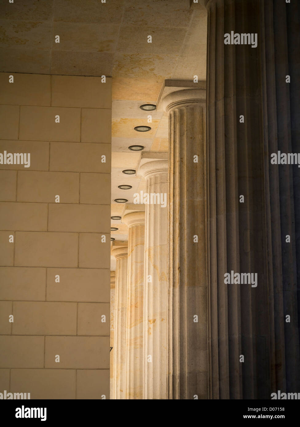 Doric columns gate hi-res stock photography and images - Alamy