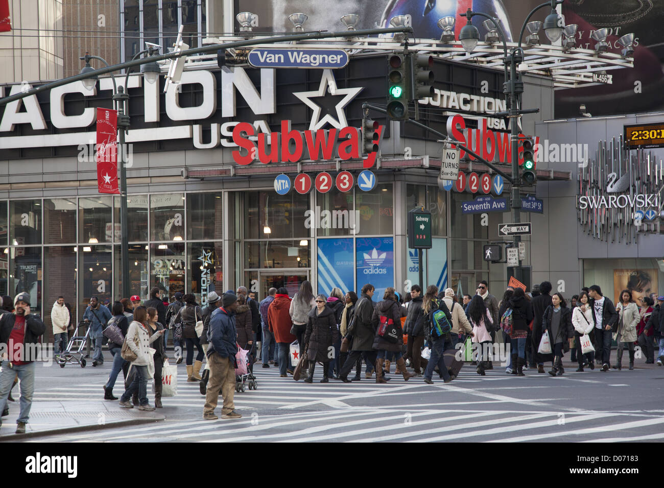7th Avenue and 34th Street, NYC Stock Photo - Alamy