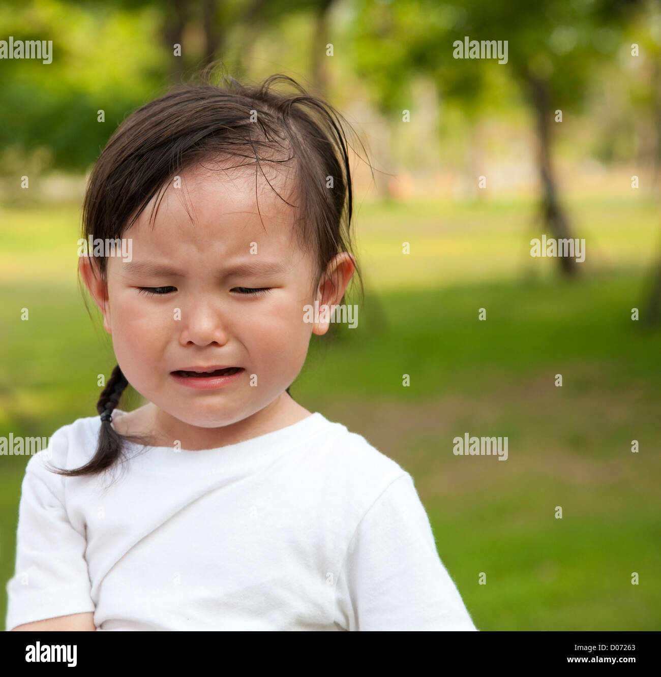 little girl crying Stock Photo - Alamy