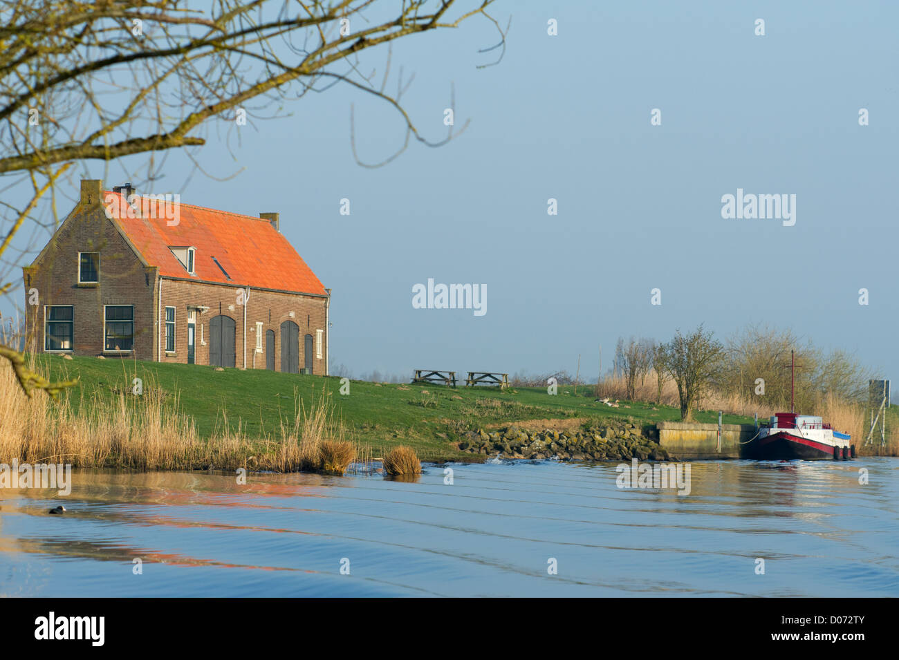 Old Dutch farmhouse at the Biesbosch Stock Photo - Alamy