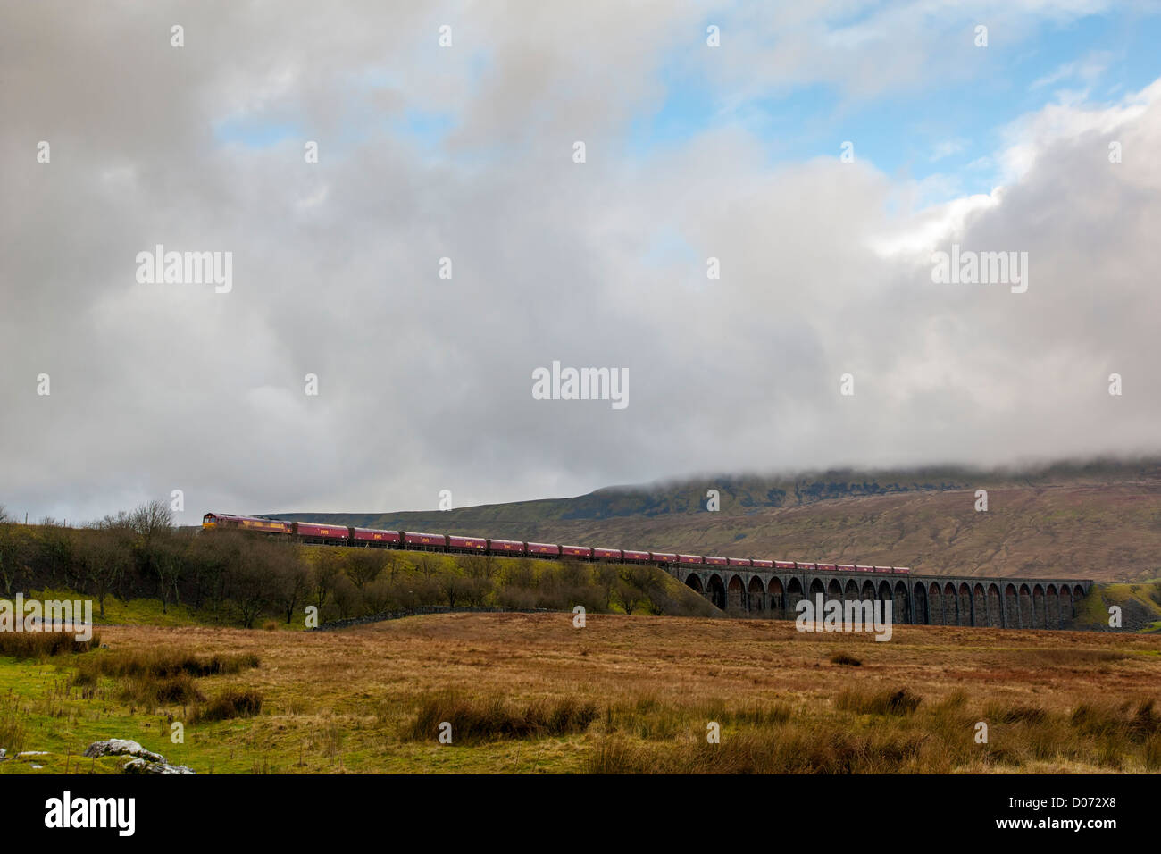 Diesel Train on the Ribblehead Viaduct Stock Photo - Alamy