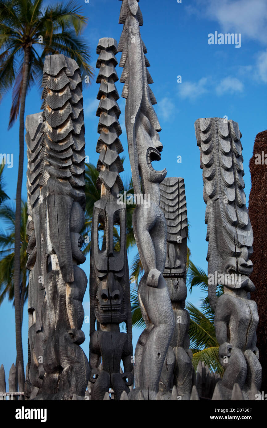 Wood tiki carving hi-res stock photography and images - Alamy