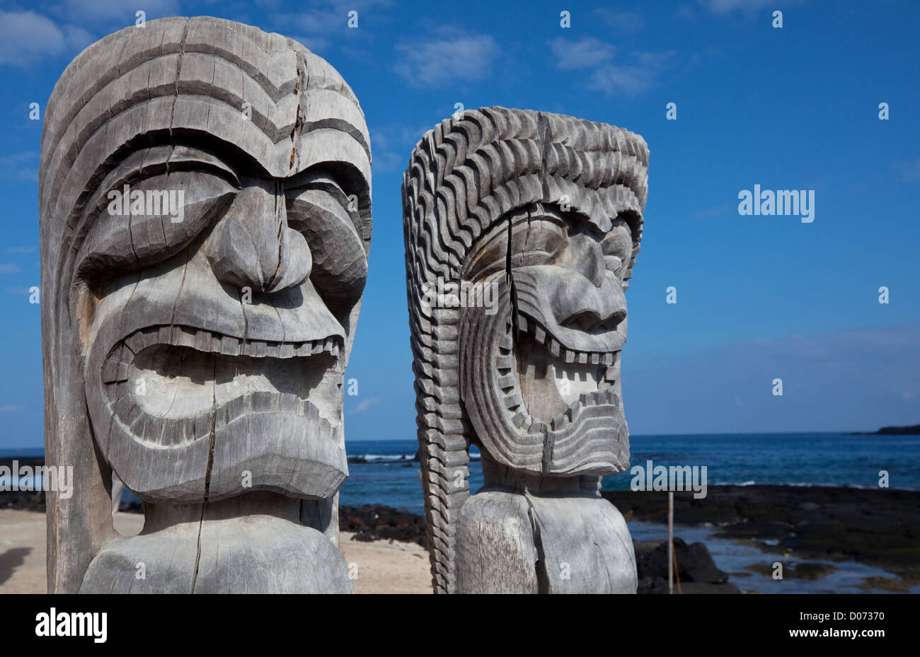 Hawaii tiki wood carving hi-res stock photography and images - Alamy