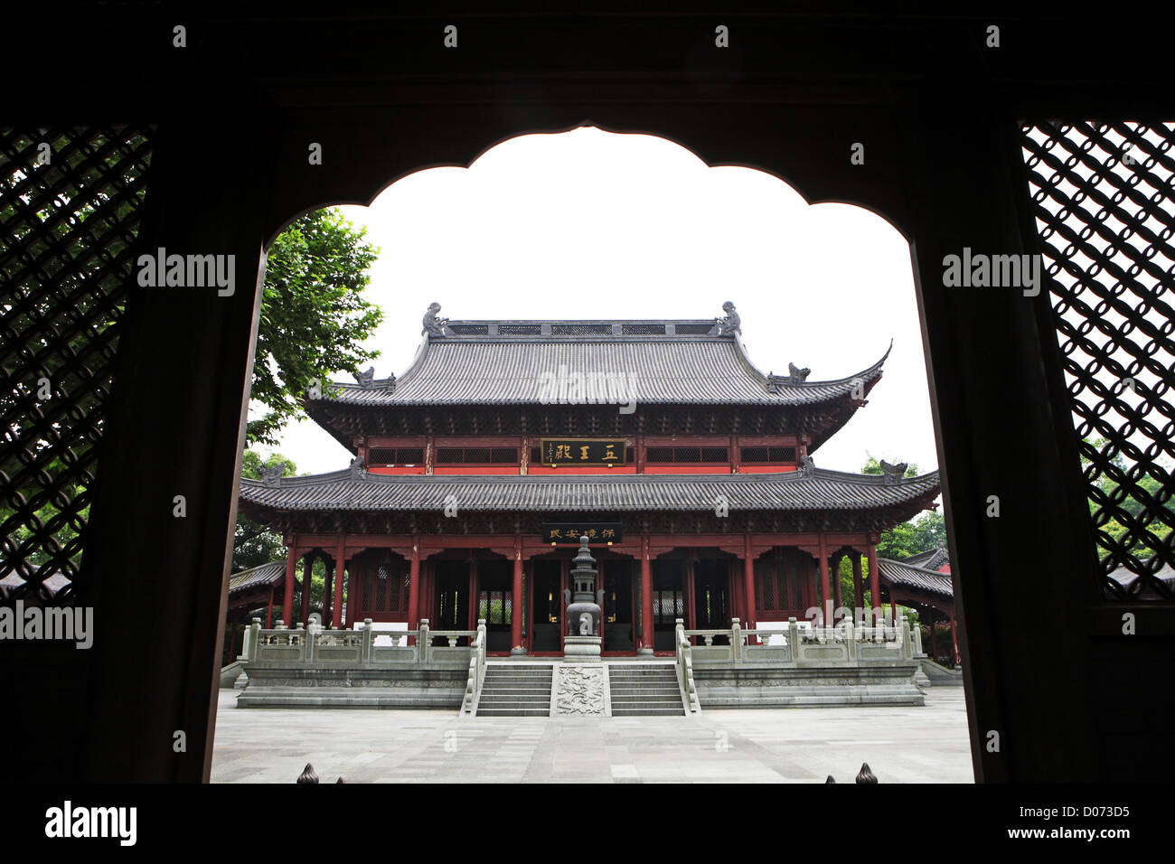 Chinese traditional tile hi-res stock photography and images - Alamy