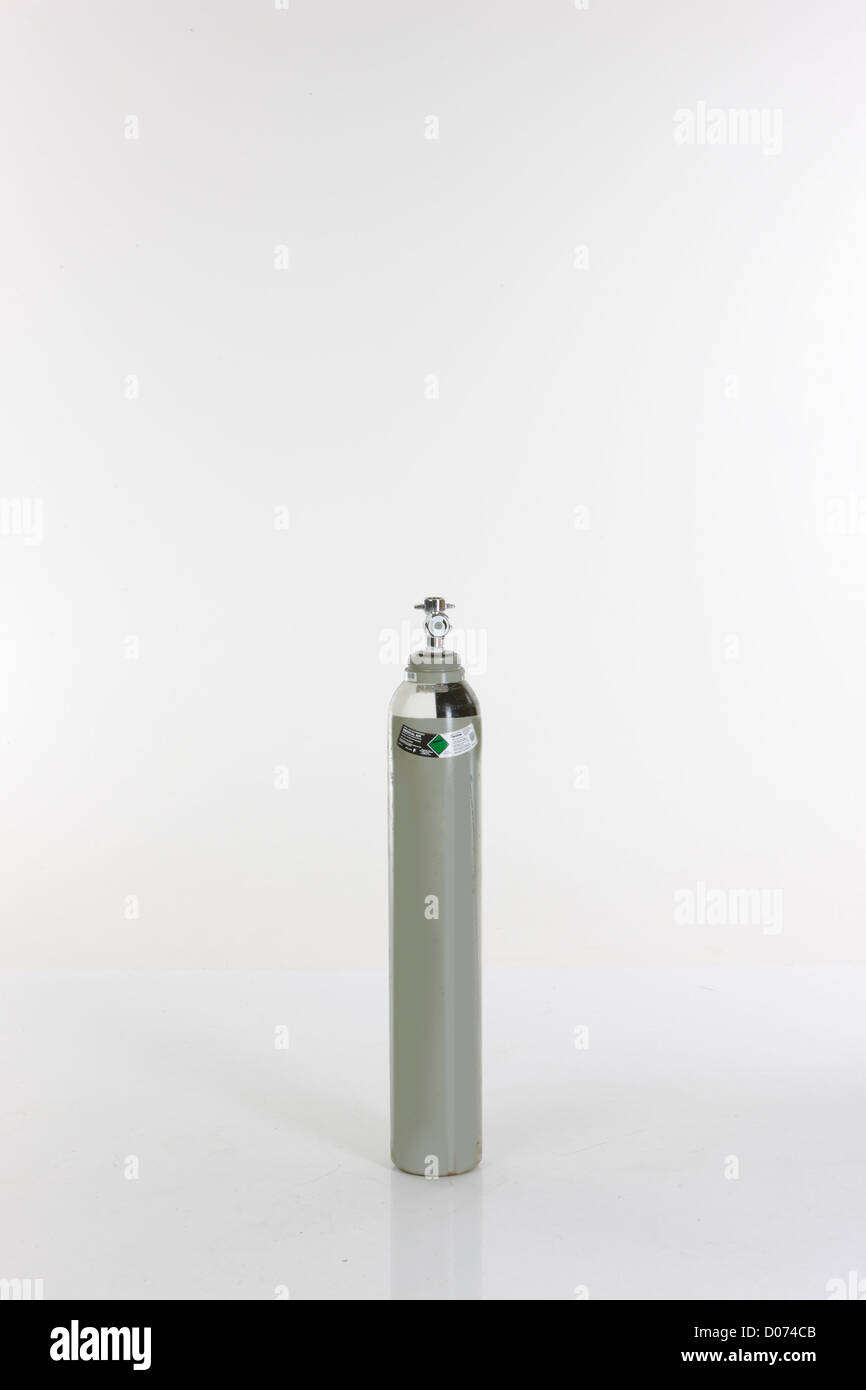 Medical oxygen cylinders hi-res stock photography and images - Alamy