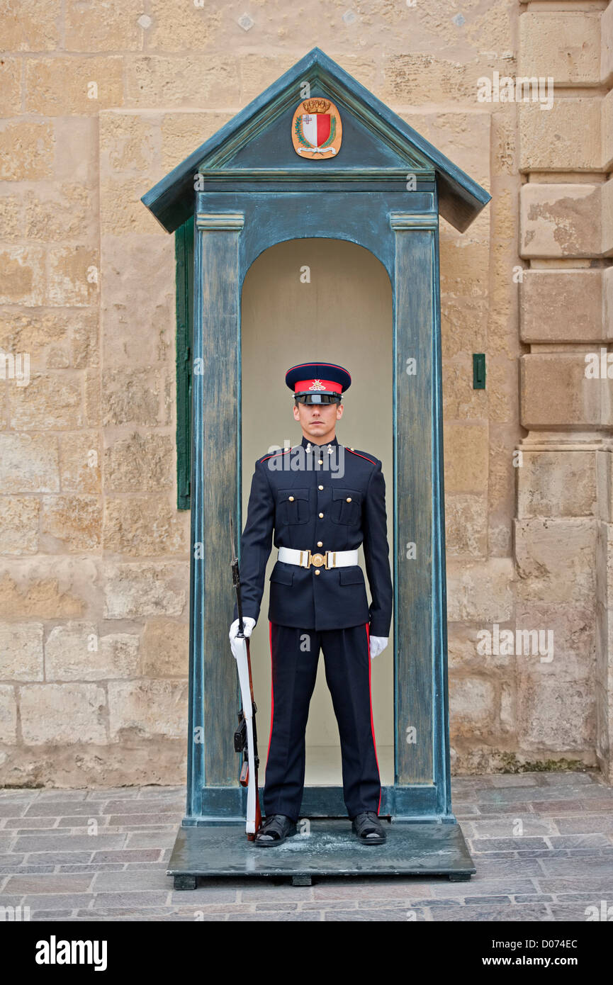 Sentry on guard duty outside the Grandmasters Palace, Valletta, Malta ...