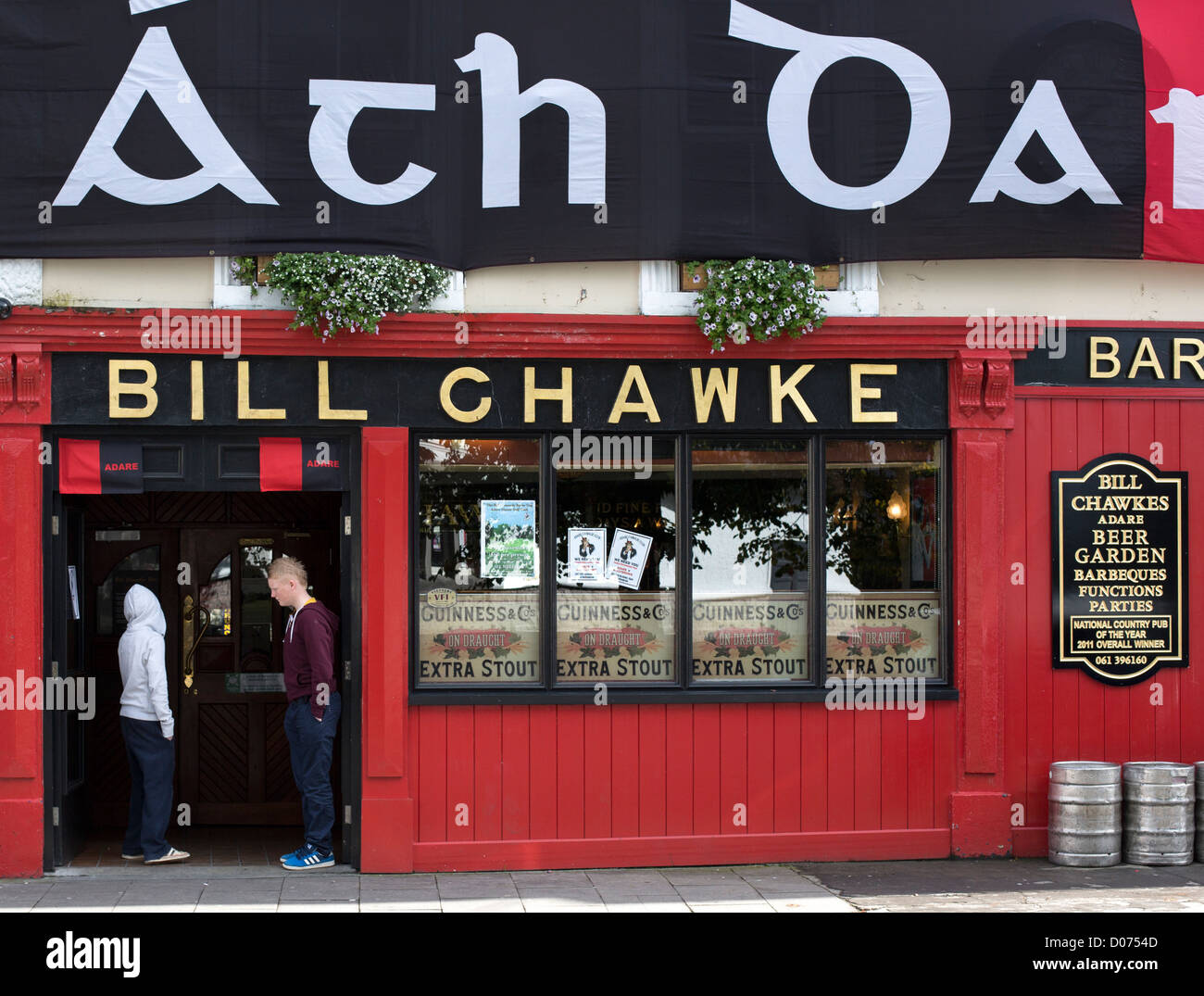 Old shop front ireland hi-res stock photography and images - Alamy