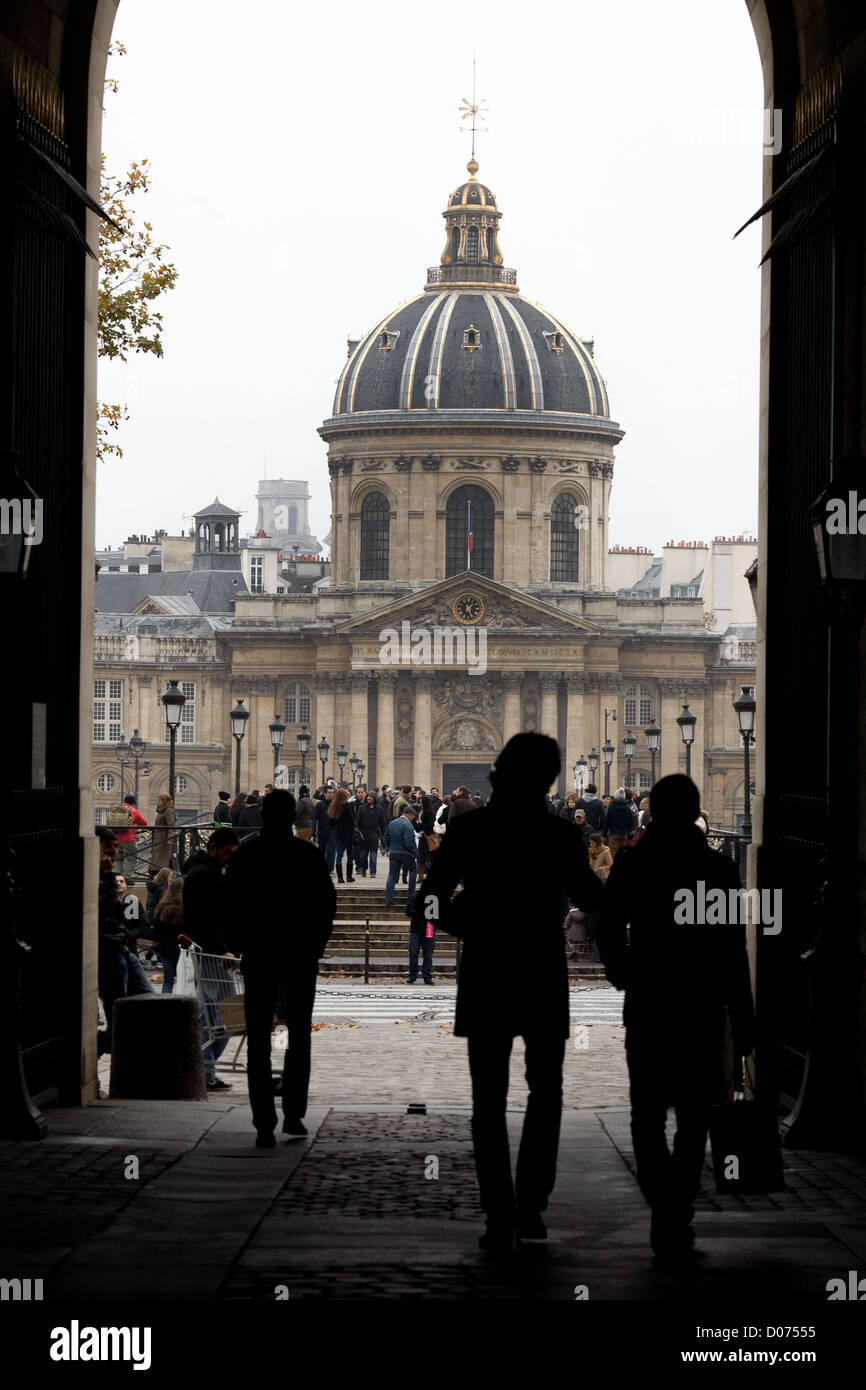 Louvre dome hi-res stock photography and images - Alamy