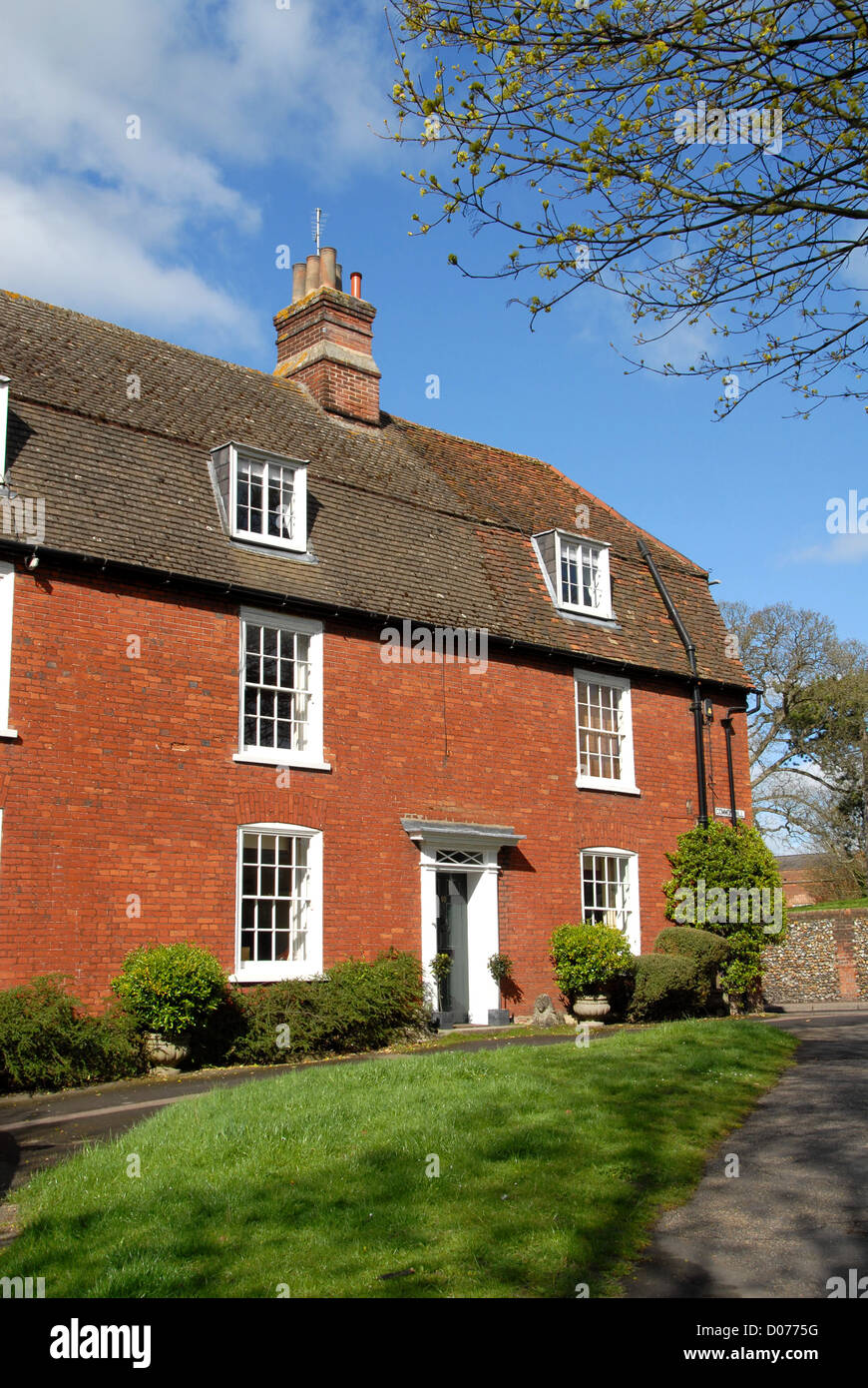 Red brick cottages hi-res stock photography and images - Alamy