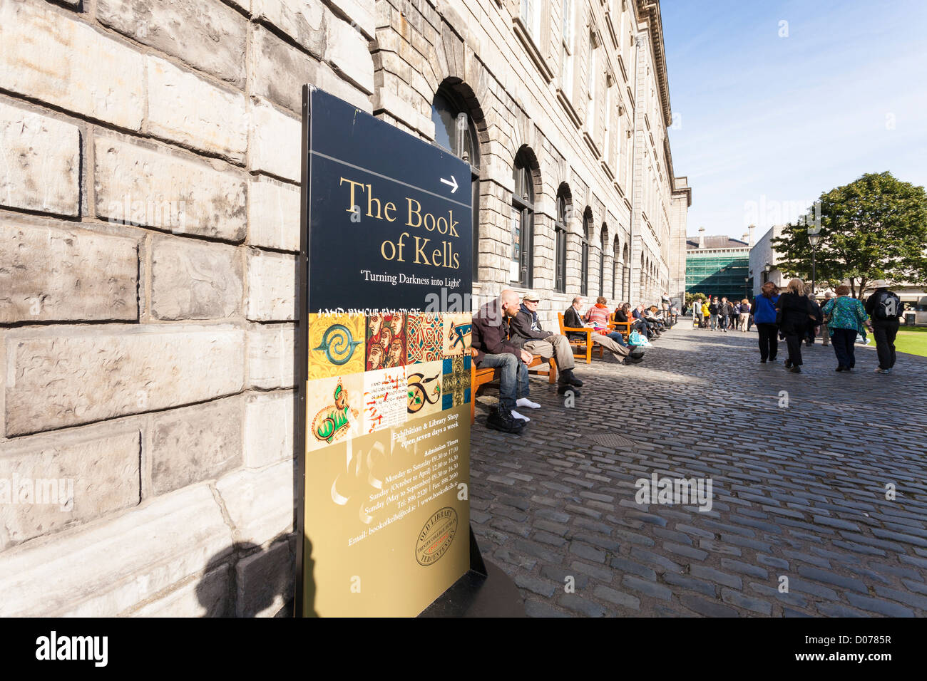 The old library of trinity college hi-res stock photography and images ...