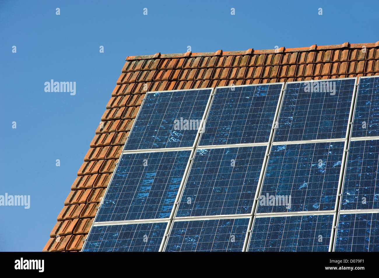 A lot of Sun Panels on the roof Stock Photo - Alamy