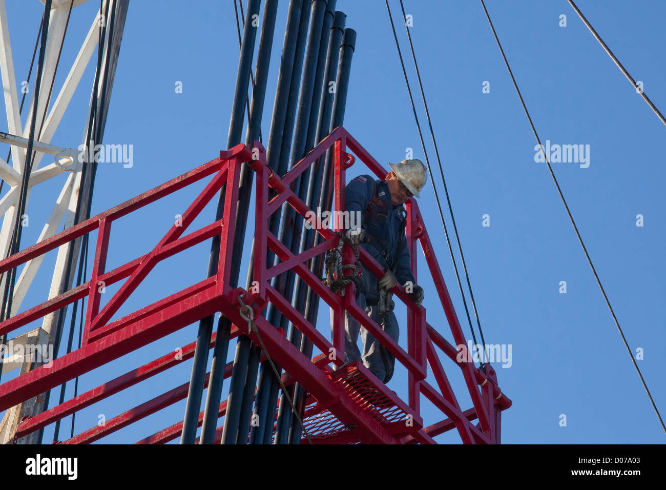 Longview, Texas - Workers on an oil drilling rig Stock Photo - Alamy