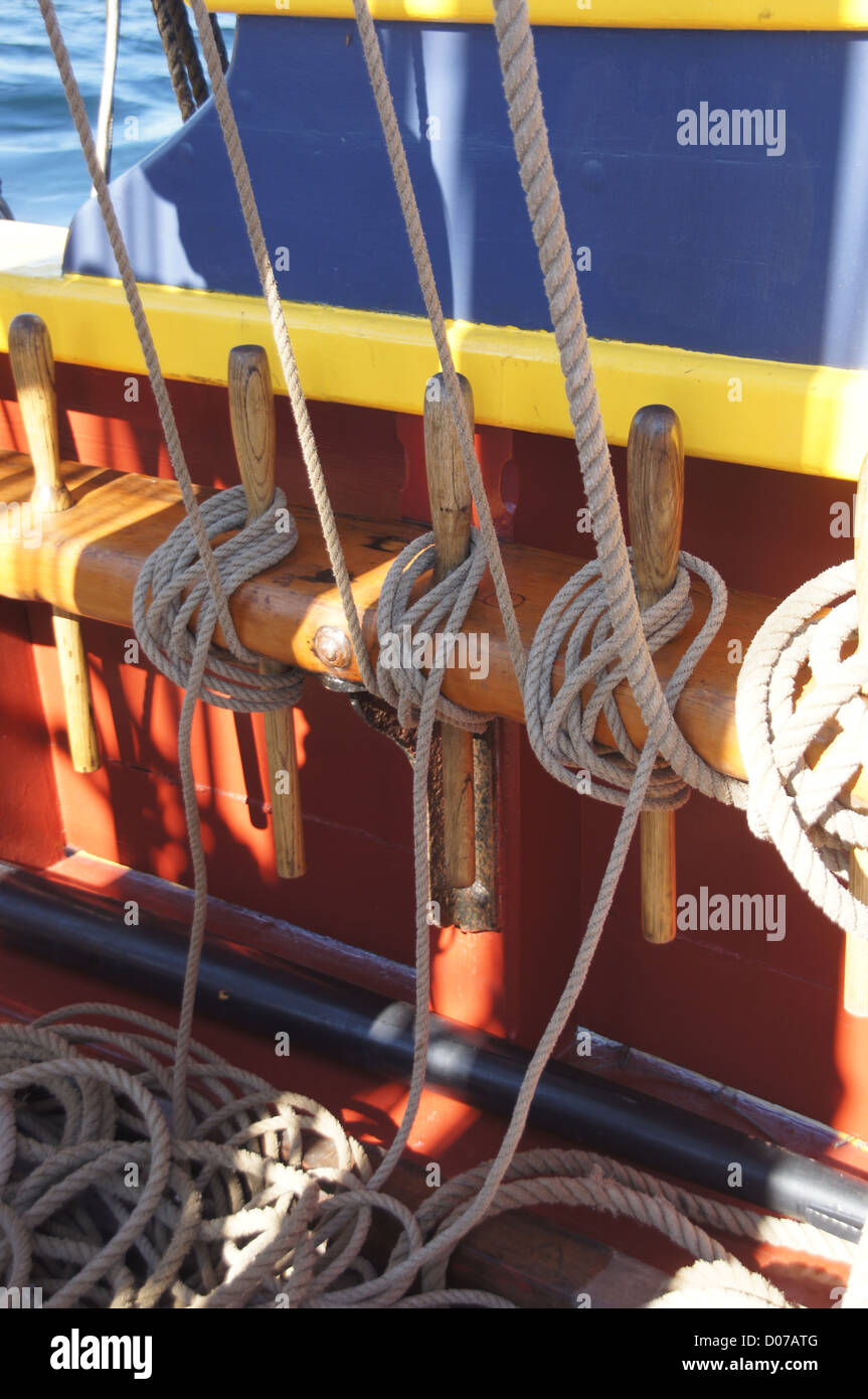 Coiled rope lines on belaying hi-res stock photography and images - Alamy