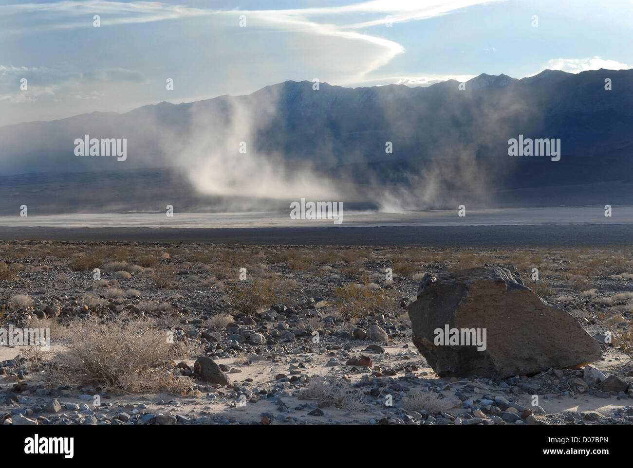 Dusty storm hi-res stock photography and images - Alamy