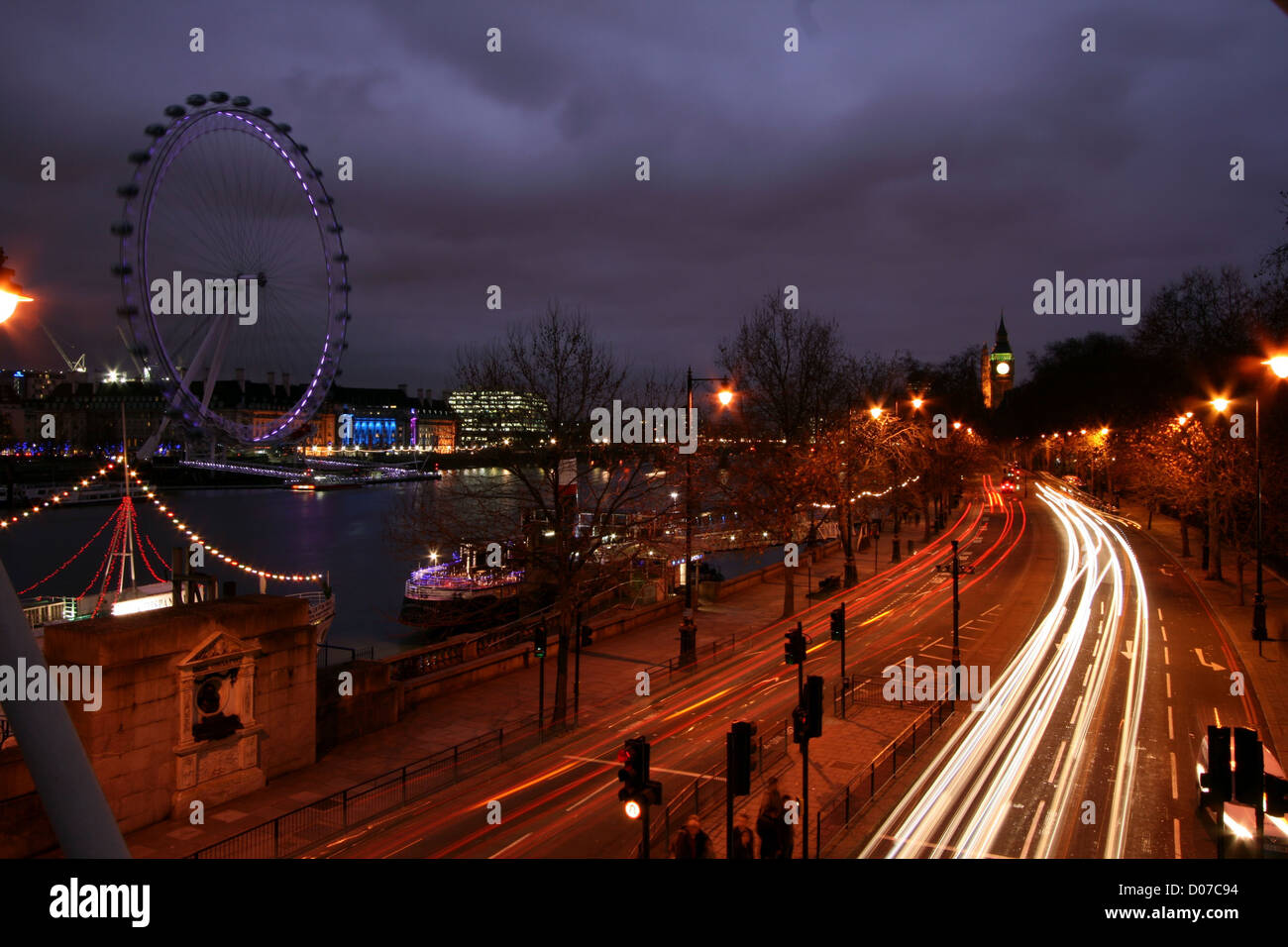 London embankment at night hi-res stock photography and images - Alamy