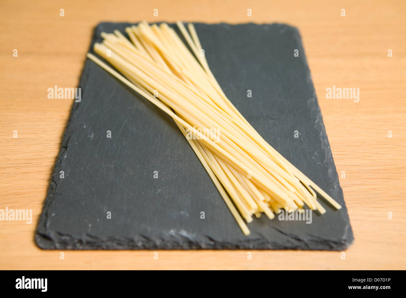 Dried linguine italian pasta hi-res stock photography and images - Alamy