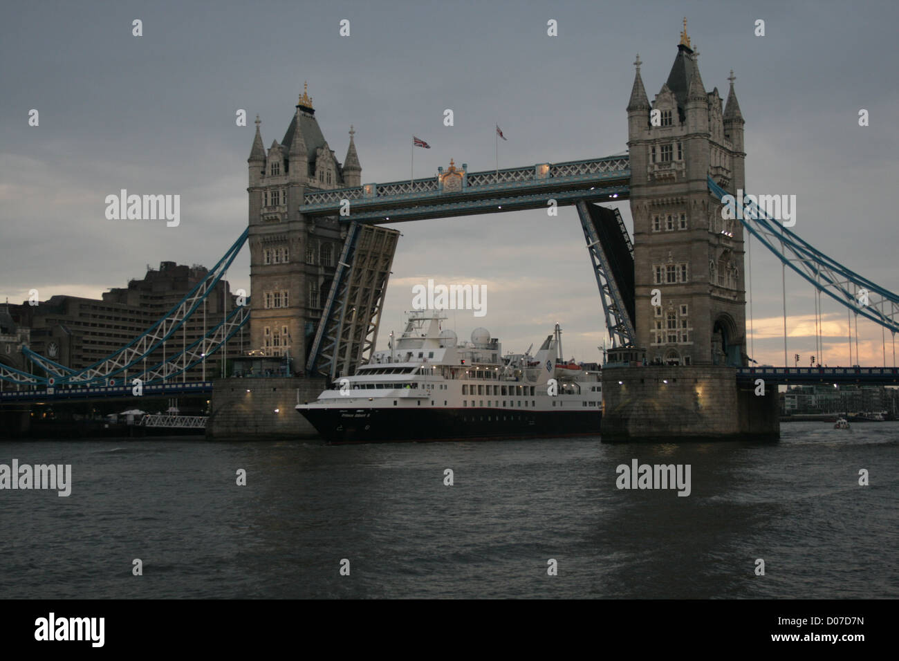 Tower bridge open boat hi-res stock photography and images - Alamy