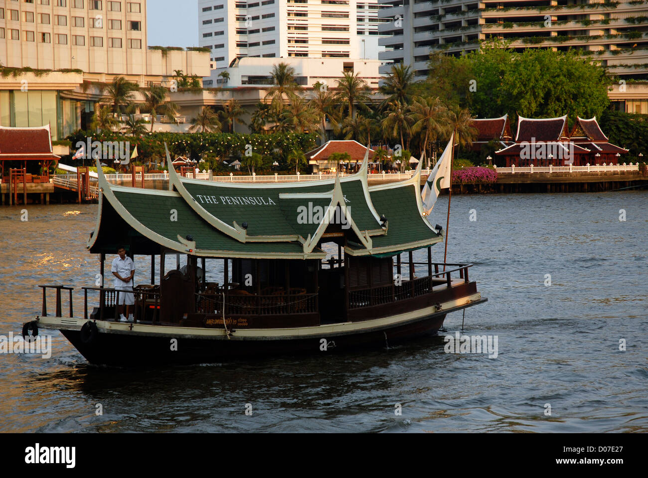 The peninsula hotel boat hi-res stock photography and images - Alamy