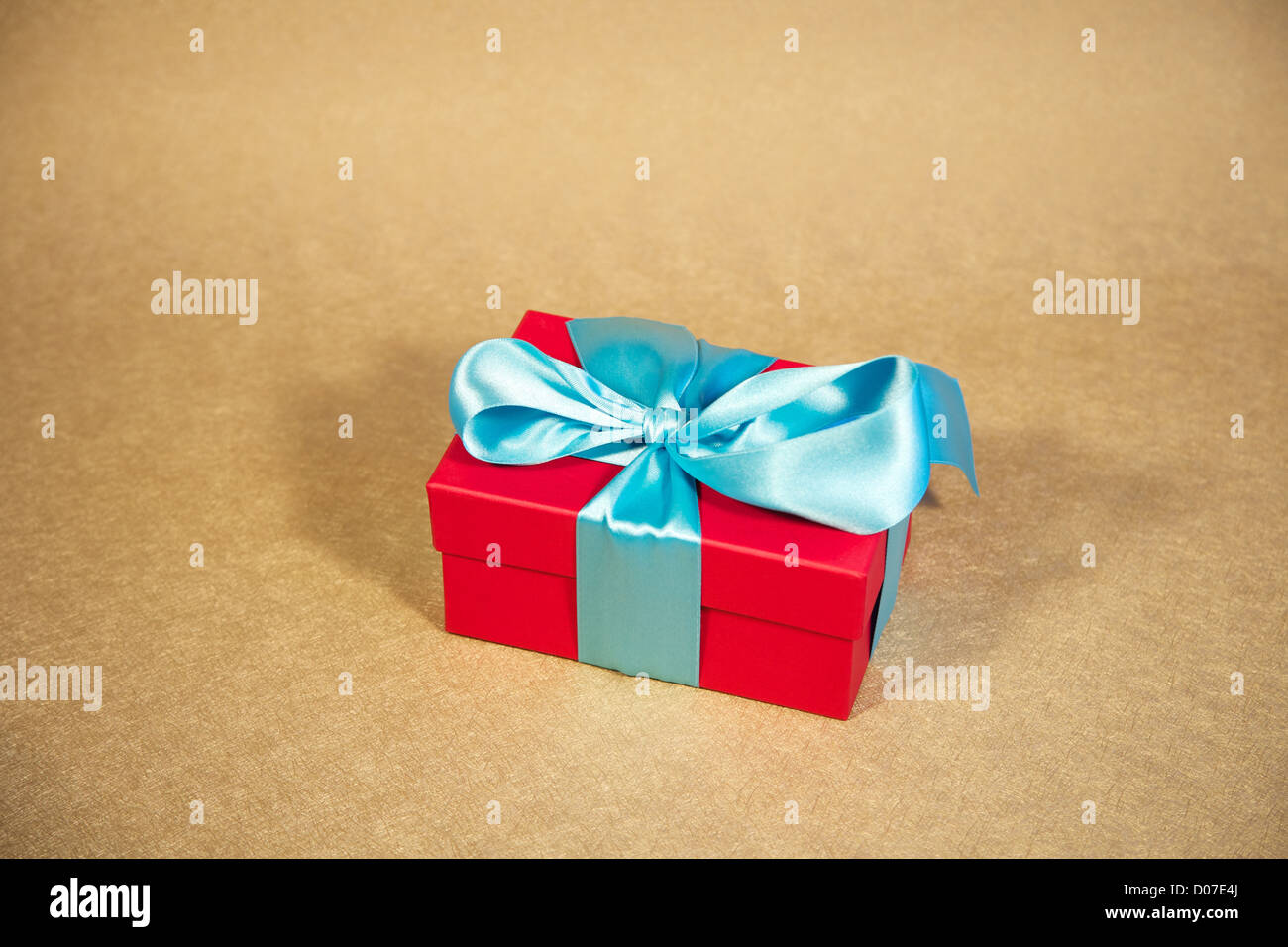 gift box with ribbon and bow at still life Stock Photo - Alamy