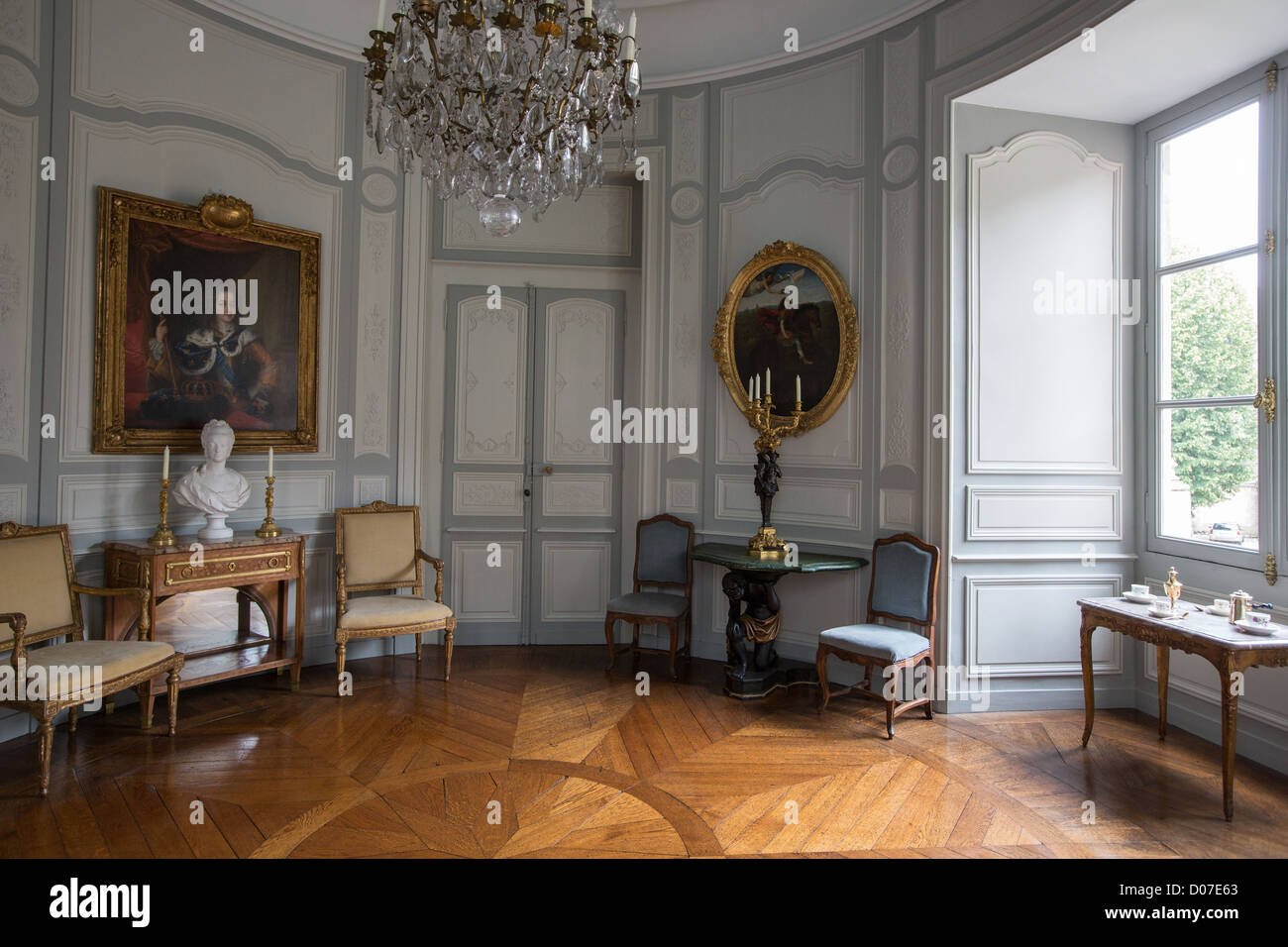 WAINSCOTTED PASSAGE CHATEAU DE MAINTENON EURE-ET-LOIR (28) FRANCE Stock ...