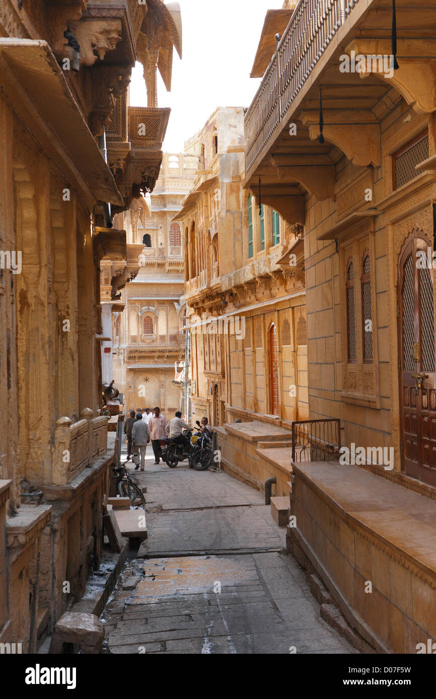 Narrow lanes in Jaisalmer, Rajasthan, India Stock Photo - Alamy