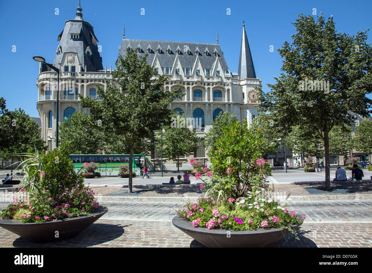 MULTIMEDIA LIBRARY PLACE DES EPARS CHARTRES EURE-ET-LOIR (28) FRANCE ...