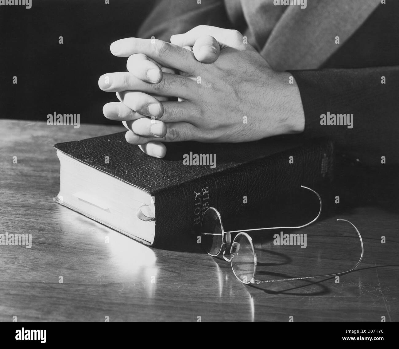 Hands Bible High Resolution Stock Photography and Images - Alamy