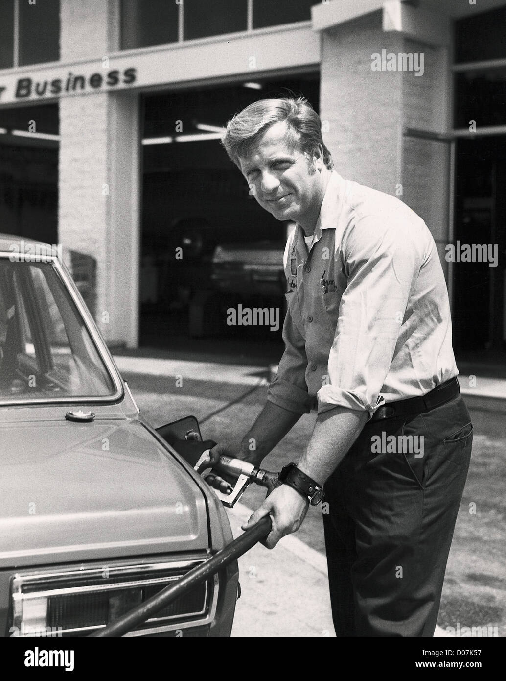 Vintage gas station service station hi-res stock photography and images ...