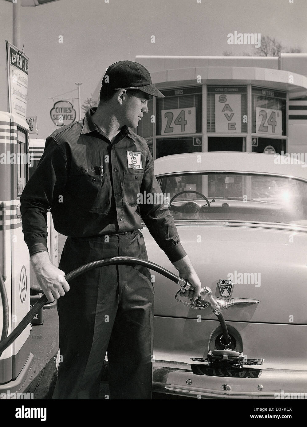 Worker pumping gas Stock Photo - Alamy