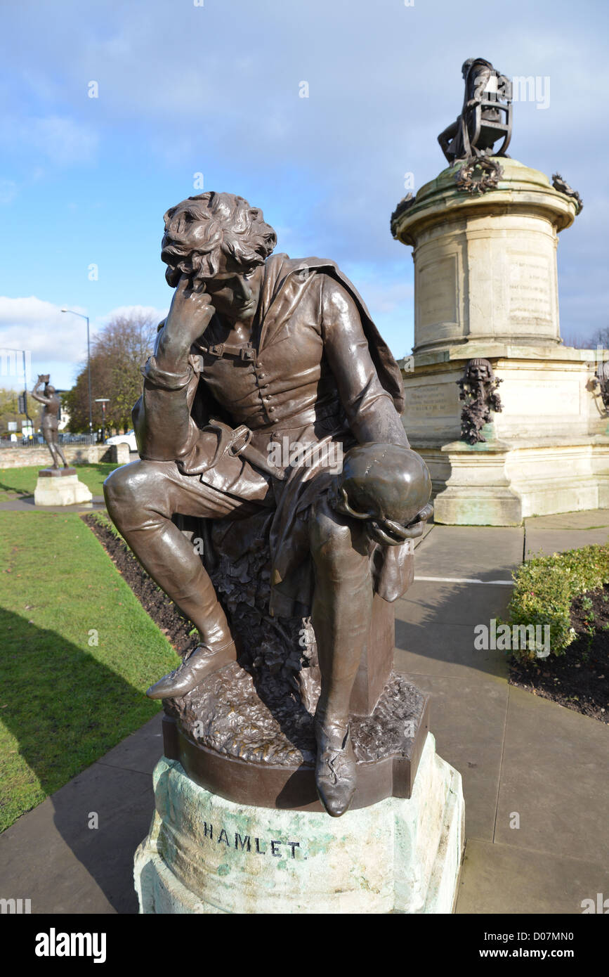 Hamlet statue bancroft gardens stratford hi-res stock photography and ...