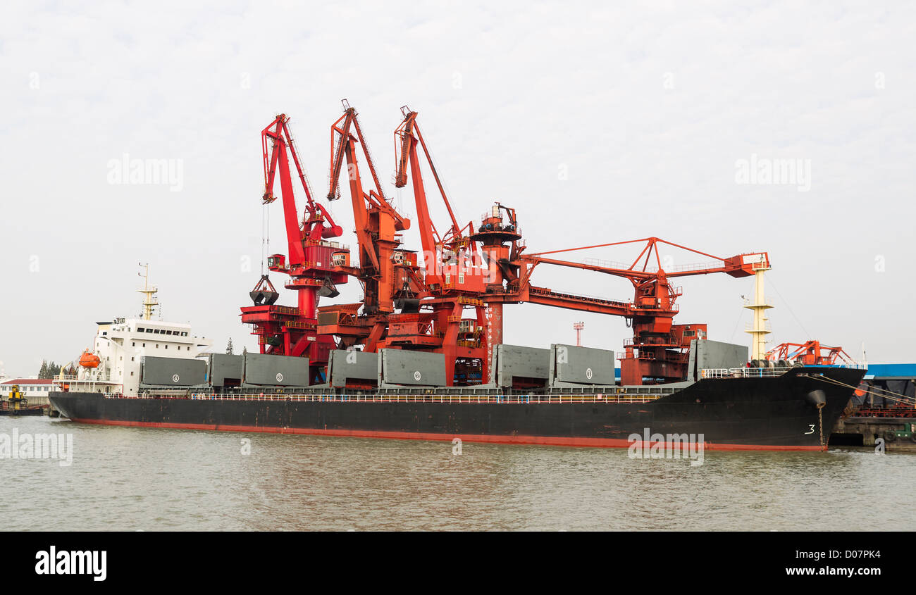 Empty cargo ship hi-res stock photography and images - Alamy