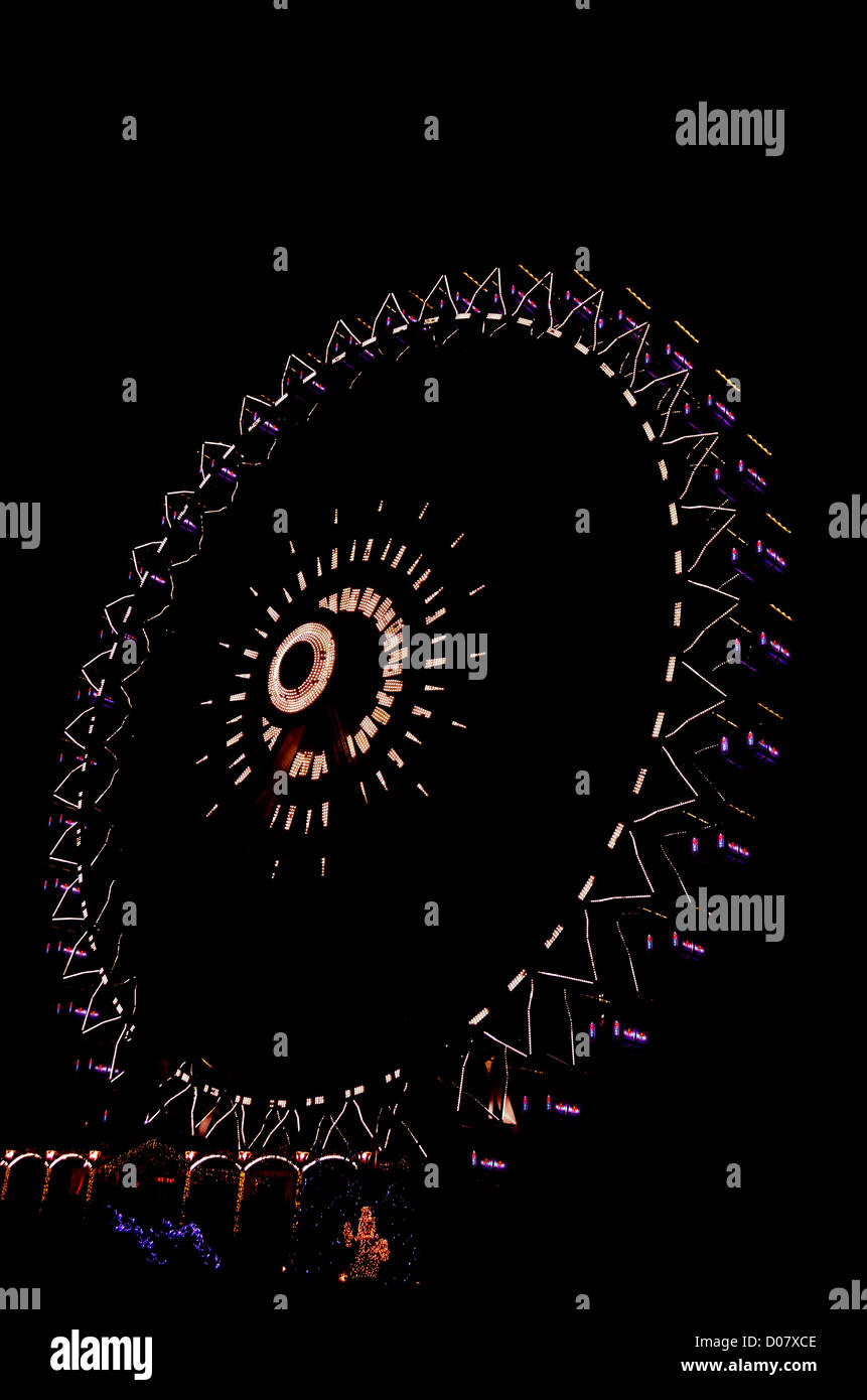 night view of a ferris wheel Stock Photo - Alamy