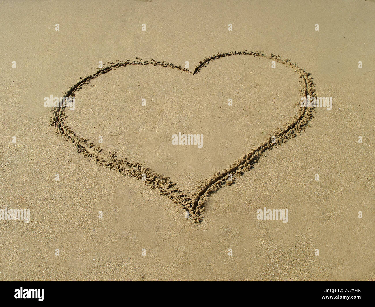 Heart painted in the sand symbol of love Stock Photo - Alamy
