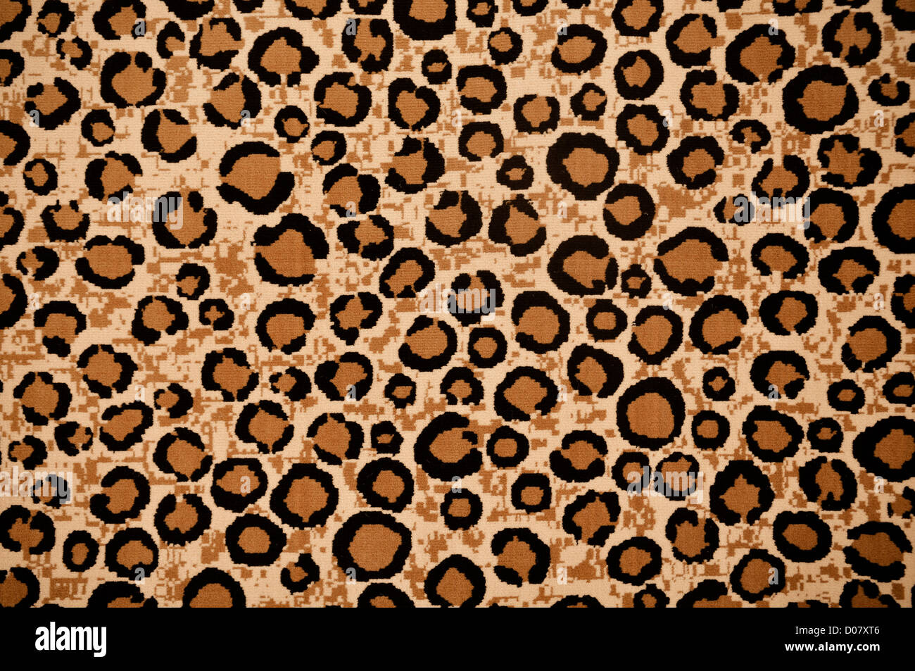 Leopard Print Wallpaper Stock Photos & Leopard Print Wallpaper Stock ...