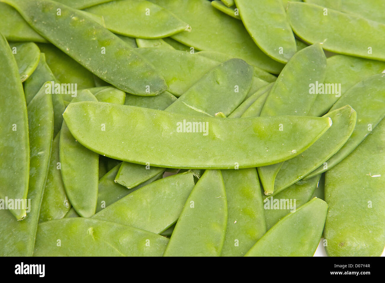 Background of fresh snow peas in closeup Stock Photo - Alamy